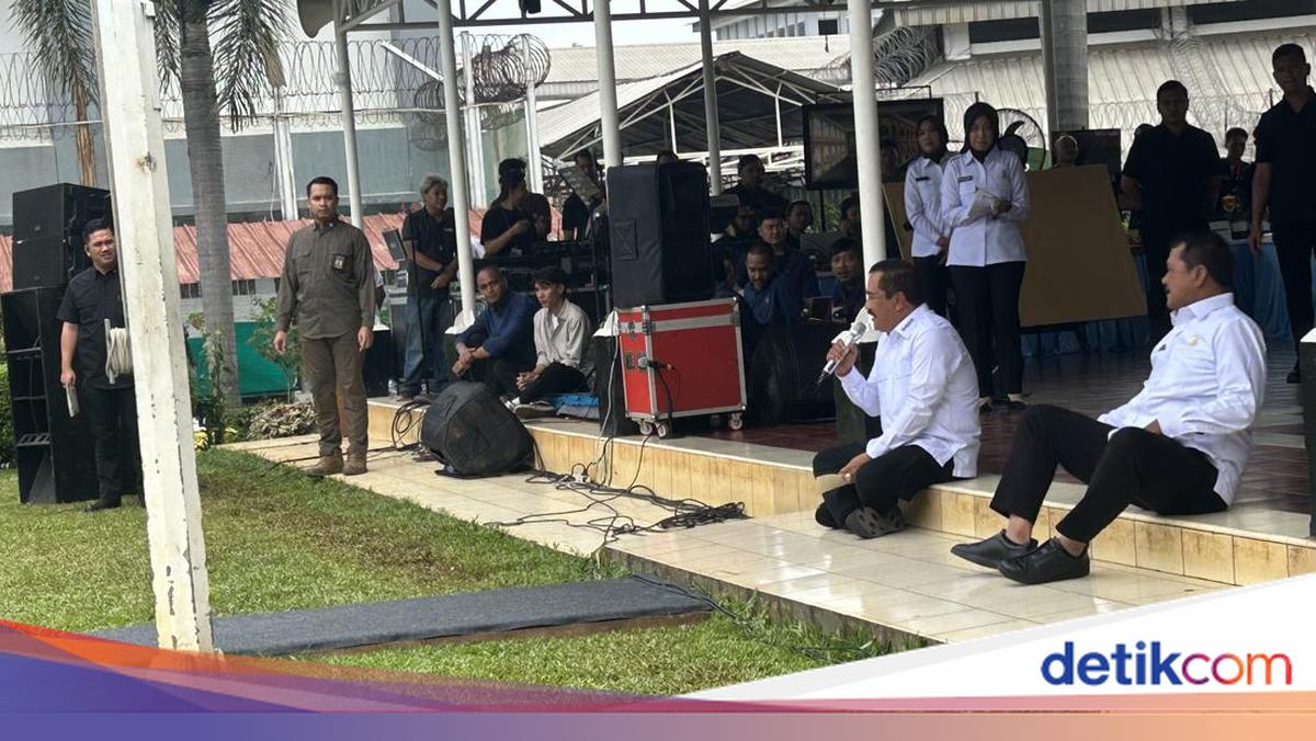 Menteri Imipas Datangi Rutan Cipinang, Duduk Lesehan Dengar Curhat Tahanan
