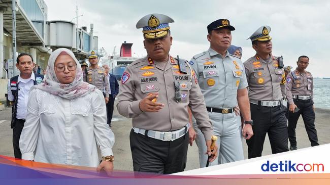 Potret Kakorlantas Tinjau Pelabuhan Tanjung Perak, Pastikan Kesiapan Operasi Ketupat 2025