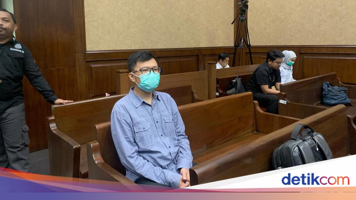 Bersaksi di Sidang, Ronald Tannur Ngaku Tak Pacaran dengan Dini Sera