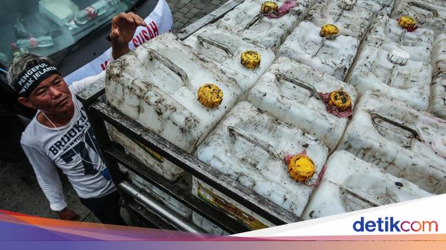 Bawa Jeriken, Pengepul Demo Terkait Pengetatan Ekspor Minyak Jelantah