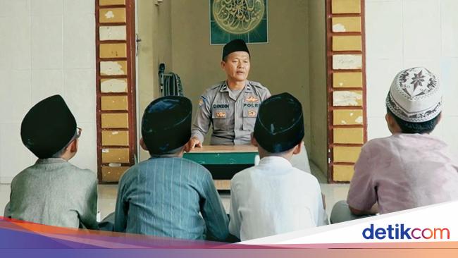 Kisah Aipda Dindin, dari Pengajian Rumah hingga Dirikan Madrasah