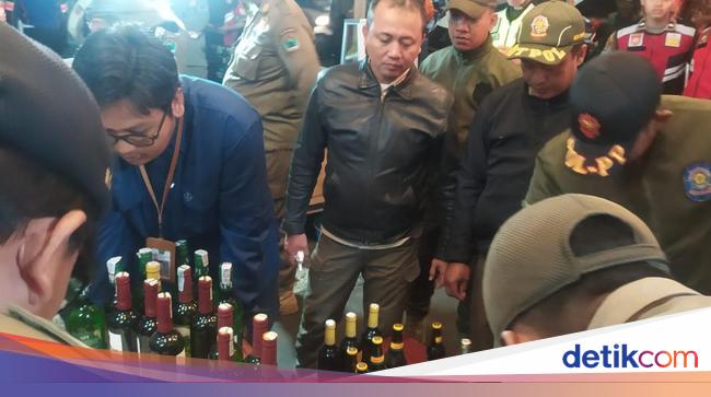 717 Botol Miras Ilegal di Kota Malang Disita Jelang Ramadan
