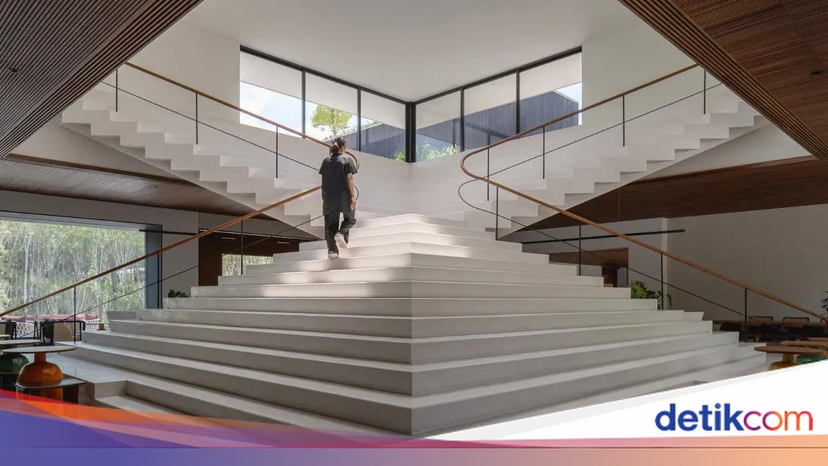 8 Tangga Terbaik yang Bikin Kamu Ingin Naik-Turun Seharian!