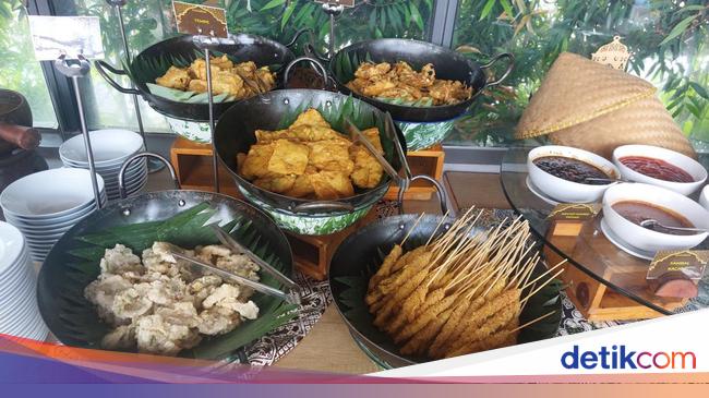 Menikmati Jajanan Khas Bandung di Rooftop saat Berbuka Puasa