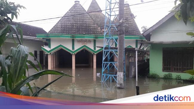 Empat Masjid Desa Kalisari Bojonegoro Kebanjiran, Warga Kesulitan Tarawih