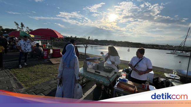 Berburu Takjil di Pantai Marina Boom Banyuwangi