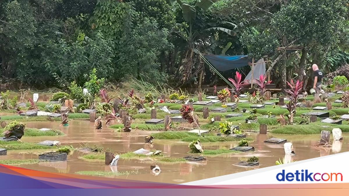 Banjir Rendam TPU Jatisari Bekasi, Sejumlah Kuburan Tergenang Air