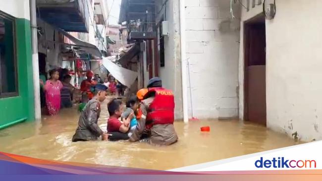 6 RT dan 2 Ruas Jalan di Jakarta Tergenang Banjir, Tinggi Air Capai 175 Cm