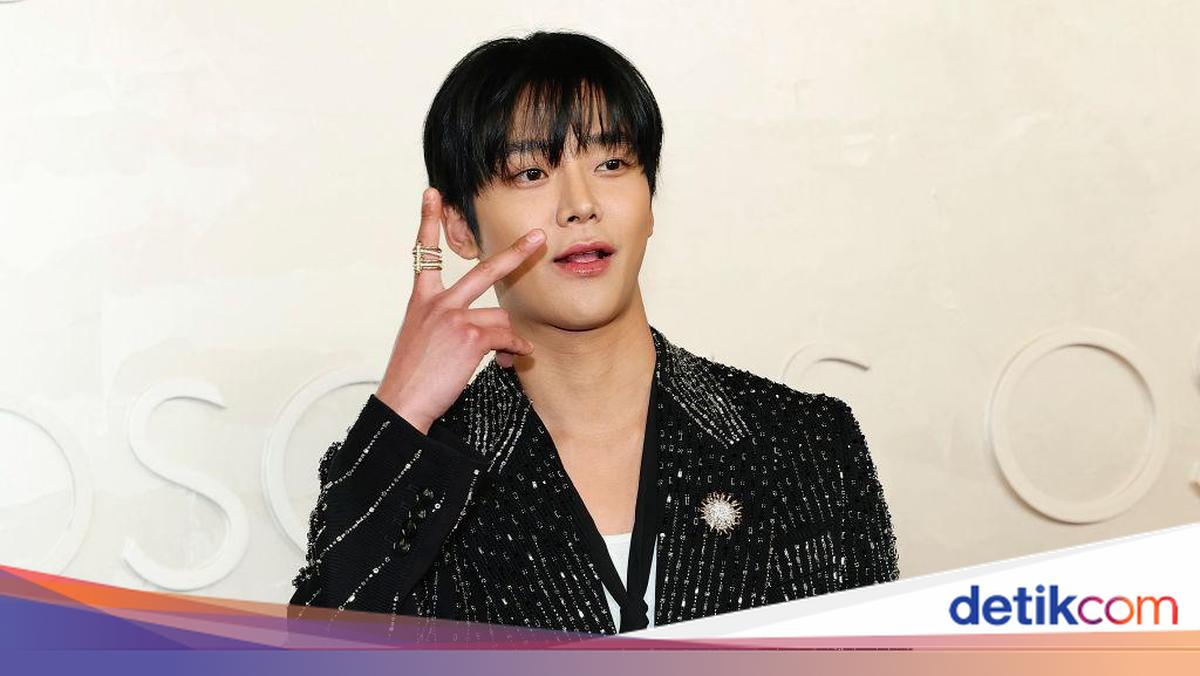 Gaya Rowoon Hadiri Oscar 2025, Tampil Serba Hitam Seperti Lisa BLACKPINK