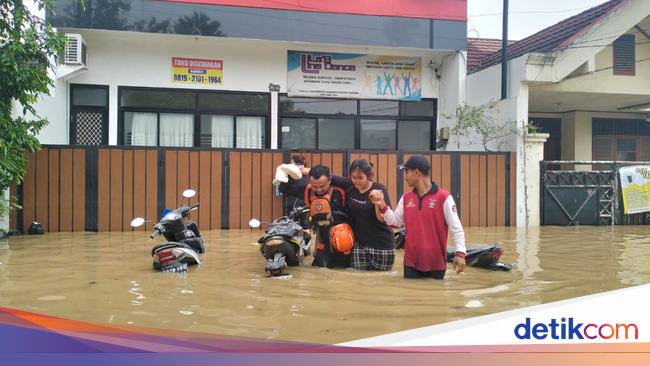 Kemensos Gelontorkan Rp 2,098 M Bantu Korban Banjir Jakarta-Bekasi