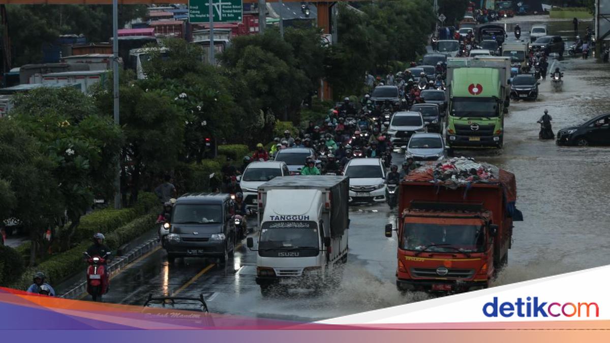 Kondisi Banjir di Jalan Ahmad Yani Bekasi Mulai Surut, Lalin Macet