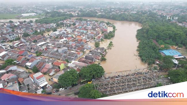 Citra Udara Kota Bekasi yang 'Lumpuh' Dilanda Banjir