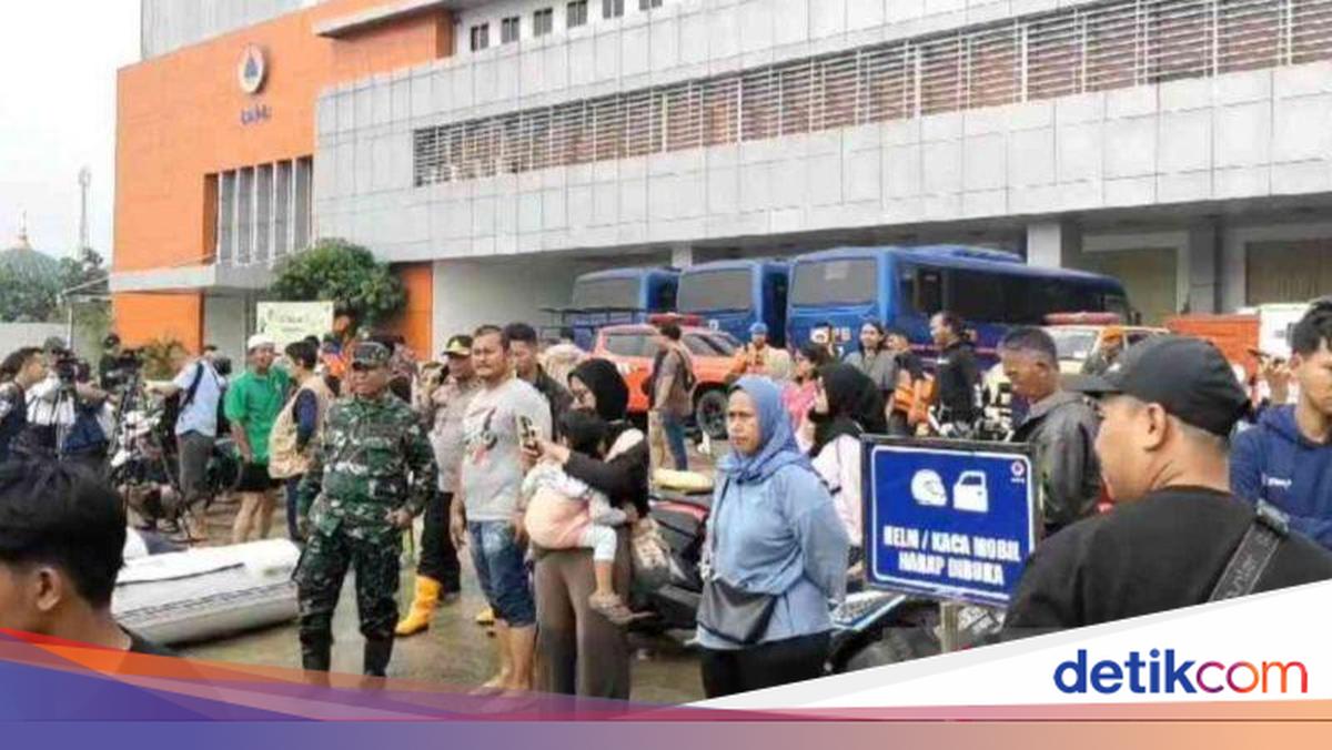 Banjir Bekasi: Sejumlah Perumahan di Jatiasih Terendam, Ada yang 3 Meter