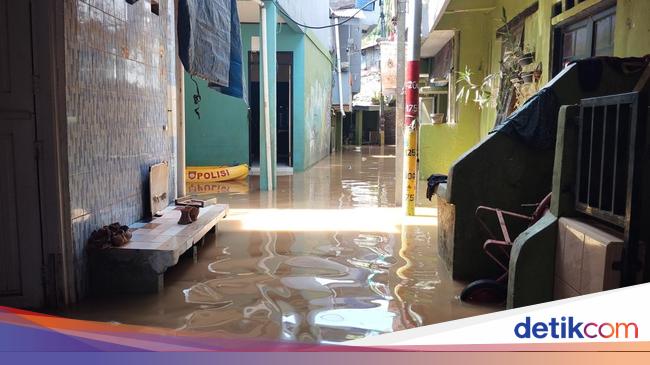 Kampung Kebon Pala Jaktim Masih Terendam Banjir Siang Ini