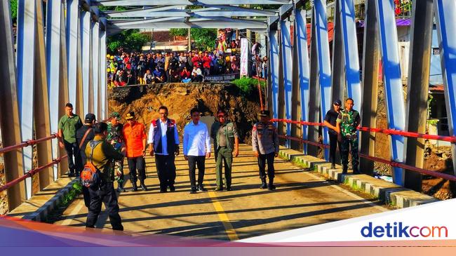 Wapres Gibran Tinjau Jembatan Cidadap yang Amblas, Instruksikan Perbaikan Cepat
