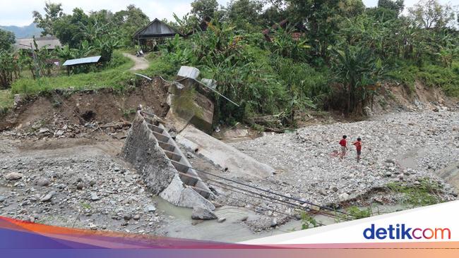 Ambruk Diterjang Banjir, Jembatan Darurat Akan Dibangun di Gondang