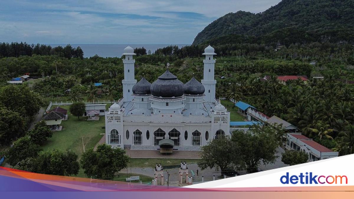 Potret Masjid Rahmatullah Lampuuk yang Masih Kokoh Saat Tsunami Aceh