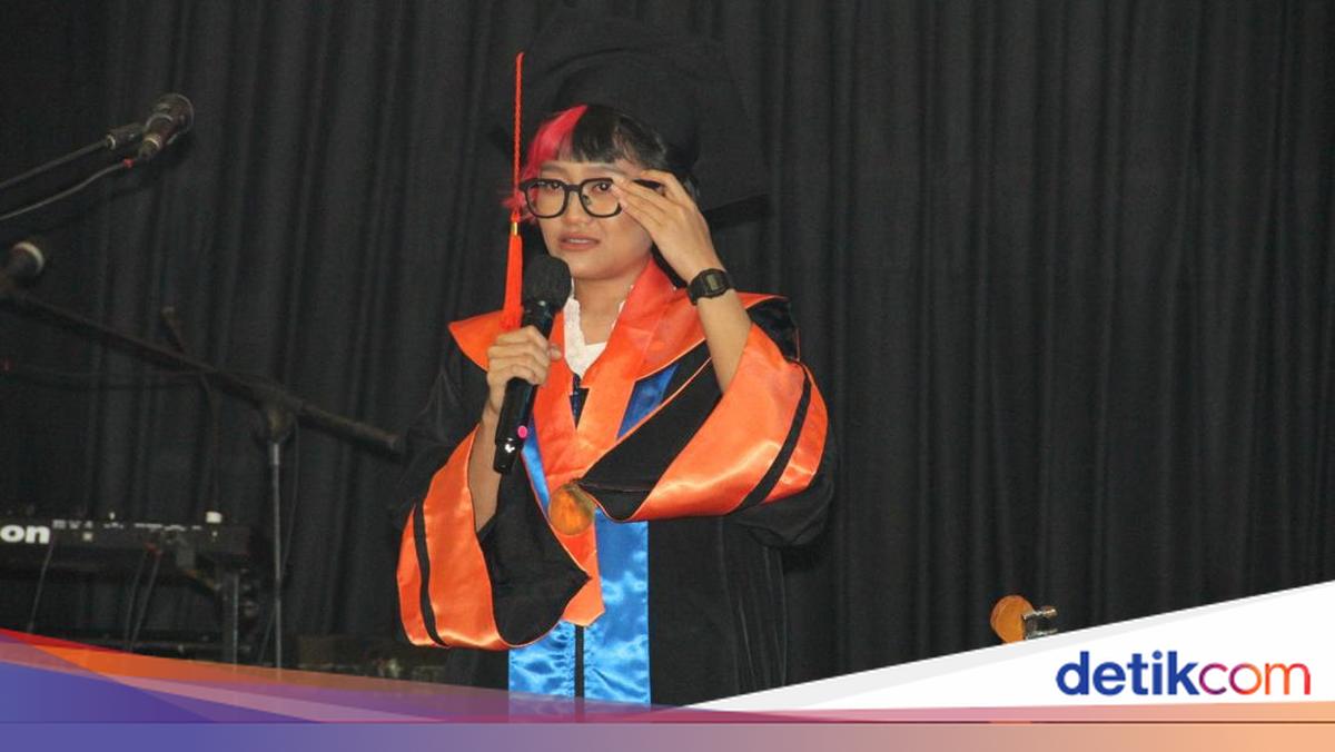 Aci Resti Rasakan Kuliah Bentuk Karakter dan Profesionalisme