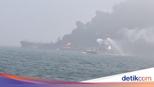 Kapal Tanker-Kapal Kargo Tabrakan Sebabkan Kebakaran di Laut Inggris