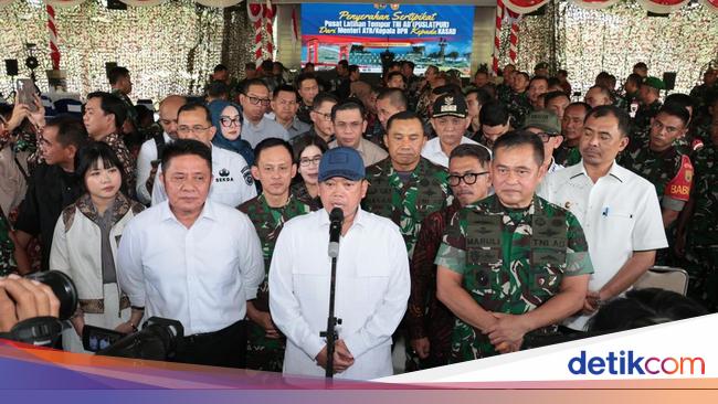 Menteri BPN Serahkan 42 Sertifikat Tanah Puslatpur di Sumsel, Terluas di Asia