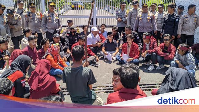 IMM Mataram Demo Tolak Program MBG-Desak Pengesahan UU Perampasan Aset