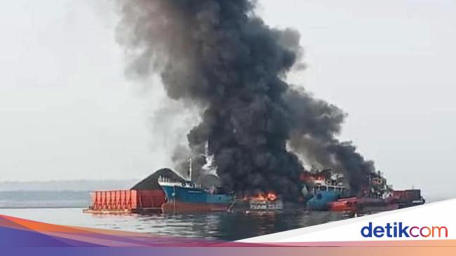 Kapal Meledak Dahsyat di Laut Lamongan, Belasan Orang Terluka Kapal Meledak Dahsyat di Laut Lamongan, Belasan Orang Terluka