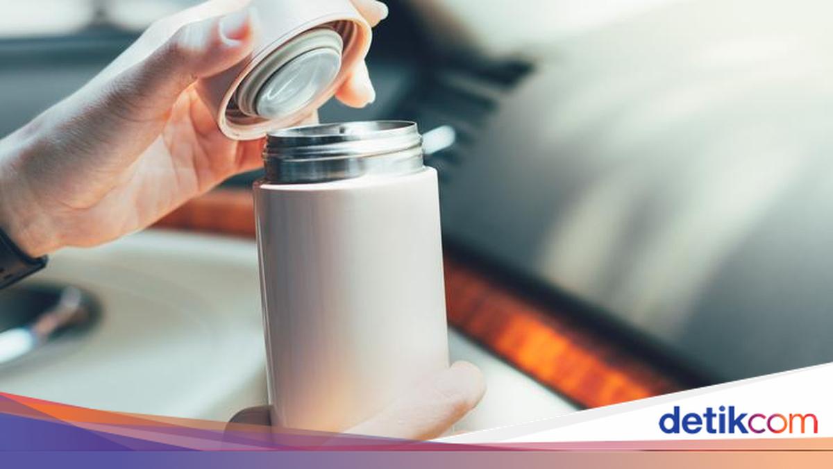 Cara Mengatasi Botol Minum yang Bau Besi dan Tips Perawatannya
