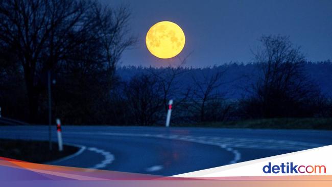 Penampakan Fenomena Worm Moon di Langit Meksiko hingga AS