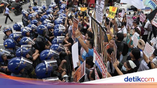 Ribuan Warga Filipina Gelar Aksi Tuntut Pembebasan Eks Presiden Duterte
