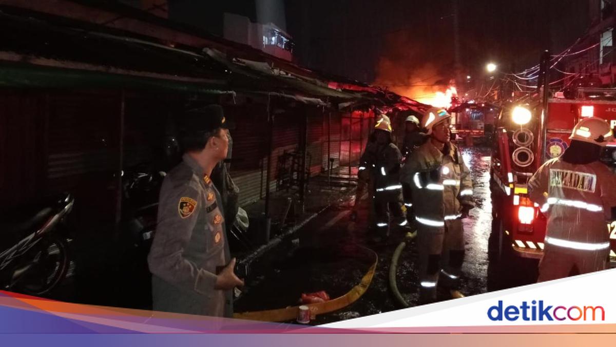 50 Kios di Pasar Poncol Jakpus Terbakar, Diduga karena Korsleting Listrik
