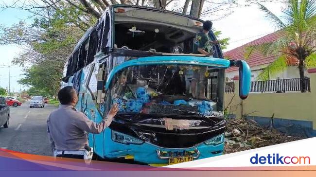 Kronologi Bus Adhi Putra Morowali-Makassar Terbalik di Luwu gegara Ngebut