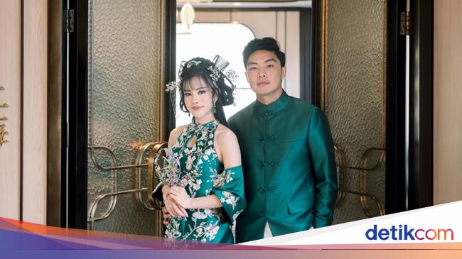 Foto Sangjit Jessica Jane-Erwin Phang, Mesra & Serasi Berbusana Warna ...