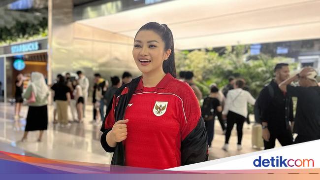 Garuda Calling! Potret Fitri Carlina Dukung Timnas di Australia