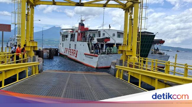 KMP Nusa Makmur Berhasil Dievakuasi Setelah Kandas di Perairan Buleleng