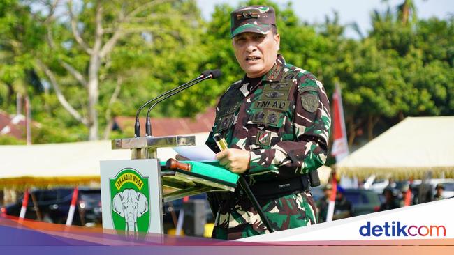 Warga Aceh Serahkan 2 Senjata-2 Granat Sisa Konflik ke TNI
