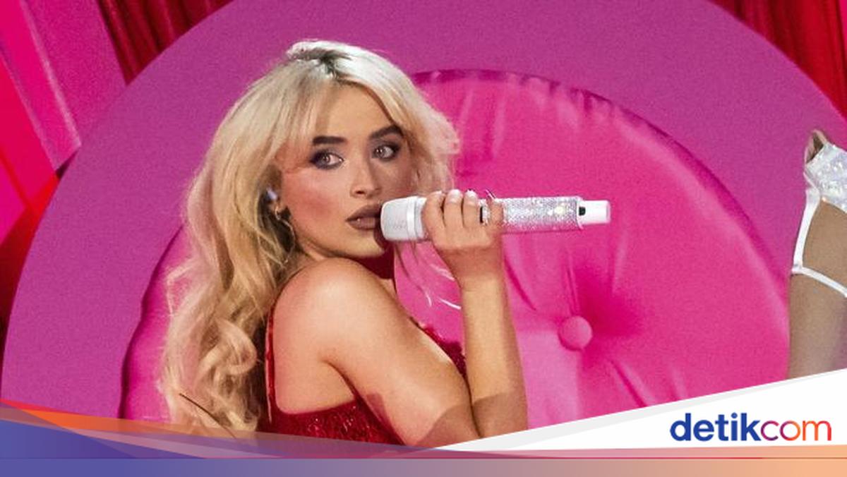 Sabrina Carpenter Dikecam, Aksi Panggung Tiru Posisi Seks 'Eiffel Tower'