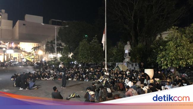 Massa Demo Tolak UU TNI Akan Menginap di Gedung DPRD DIY