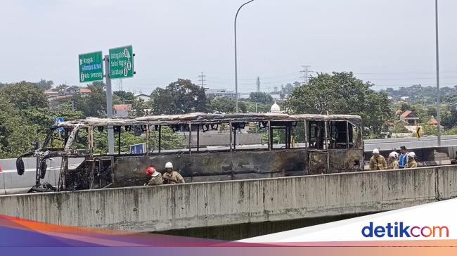 Bus PO Haryanto Ludes Terbakar di Tol Simpang Susun Krapyak Semarang