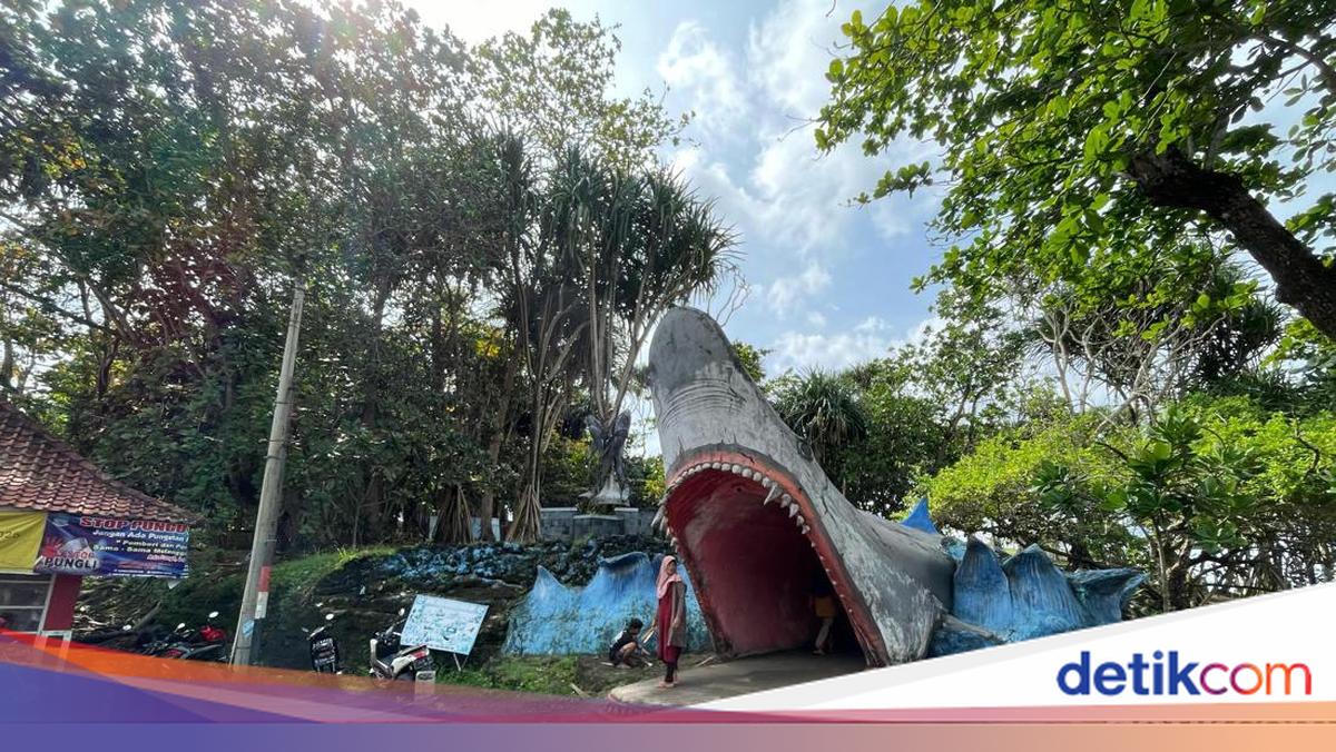 Pantai Batuhiu Dipercantik Sambut Wisatawan Libur Lebaran