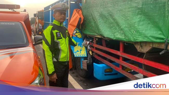 Sopir-Kernet Truk Pengangkut Gurame Tewas Usai Tabrakan di Cipali