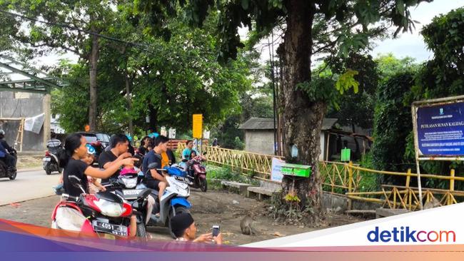 Ngabuburit Gratis Ala Warga Cirebon di Petilasan Sunan Kalijaga