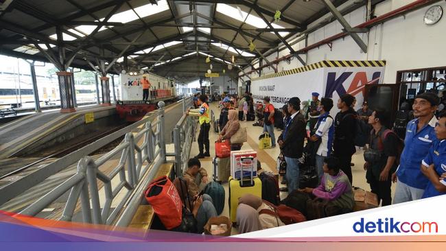 57 Ribu Penumpang Berangkat Mudik Naik Kereta Api dari Daop 8 Surabaya