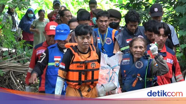 Pria Bertato Naga Ditemukan Tewas Tersangkut Pohon Waru di Mojokerto