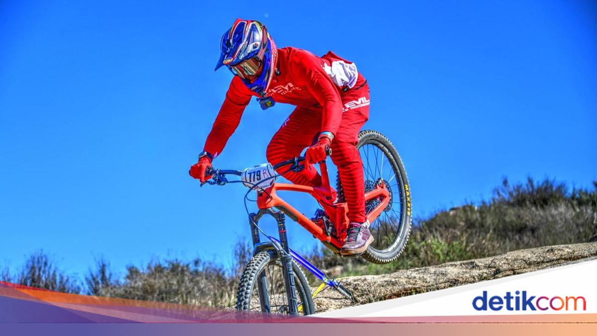 Atlet Sepeda Gunung RI Feldani Jadi Juara Umum Kejuaraan Downhill di AS