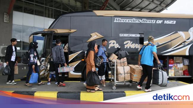 Pemudik di Terminal Pulo Gebang Mulai Meningkat