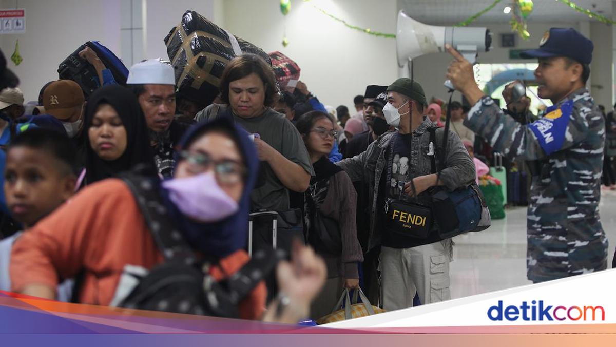 Pemudik Laut Padati KM Dobon Solo di Tanjung Priok