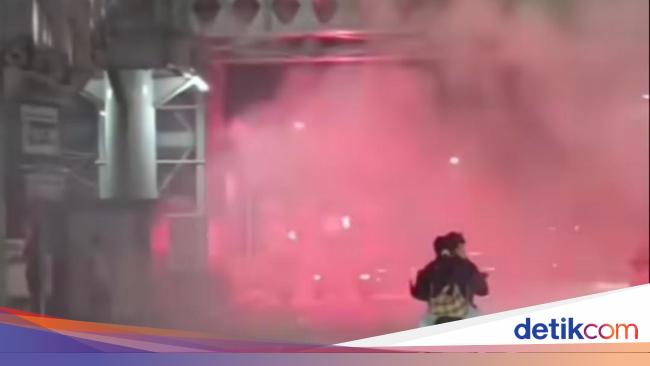 Ramai Pemotor Konvoi Sambil Main Petasan di Jakbar, Polisi Turun Tangan