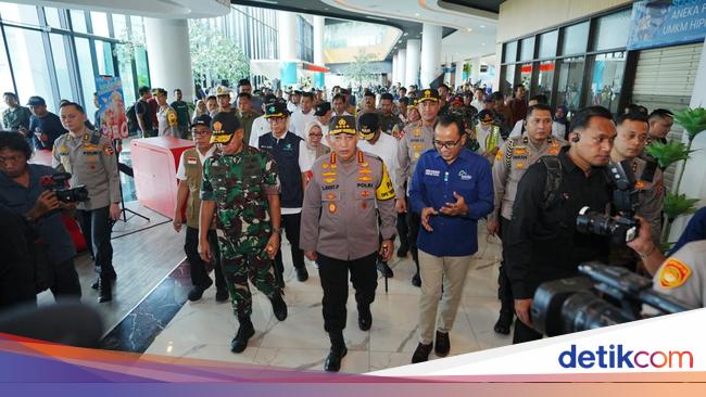Tinjau Pelabuhan Merak, Kapolri Sebut Kebijakan Pemerintah Efektif Urai Arus Mudik