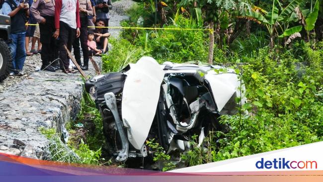Fakta-fakta Mobil Pemudik Tertabrak KA Batara Kresna hingga 4 Orang Tewas