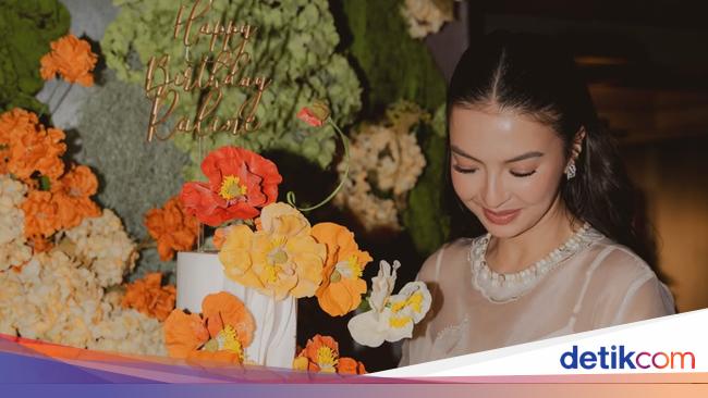 8 Foto Raline Shah Kembali Gelar Pesta Ultah, Makin Cantik di Usia 40 Tahun